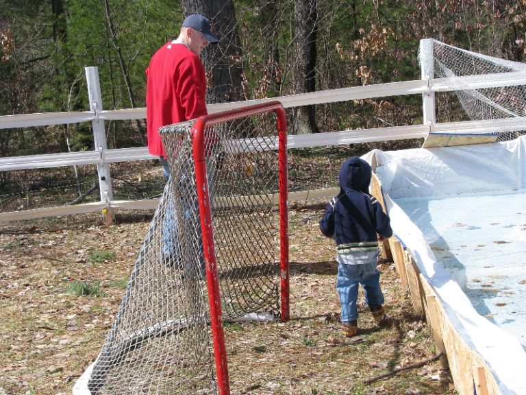 How to Build a Backyard Hockey Rink – How To Hockey